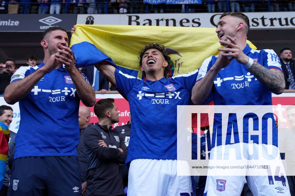 Dominic Ball of Ipswich Town (12), Jeremy Sarmiento of Ipswich Town ...