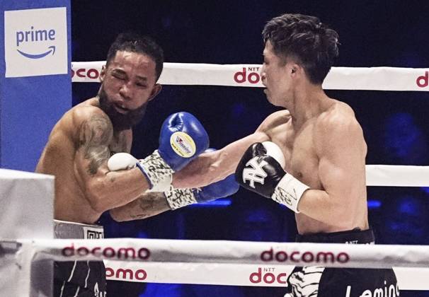 Boxing: Inoue vs. Nery fight Japan s Naoya Inoue (R) throws a punch at ...