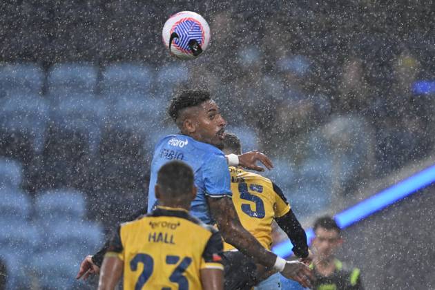 ALEAGUE SYDNEY MARINERS, Fabio Gomes of Sydney FC and Mikael Doka of ...