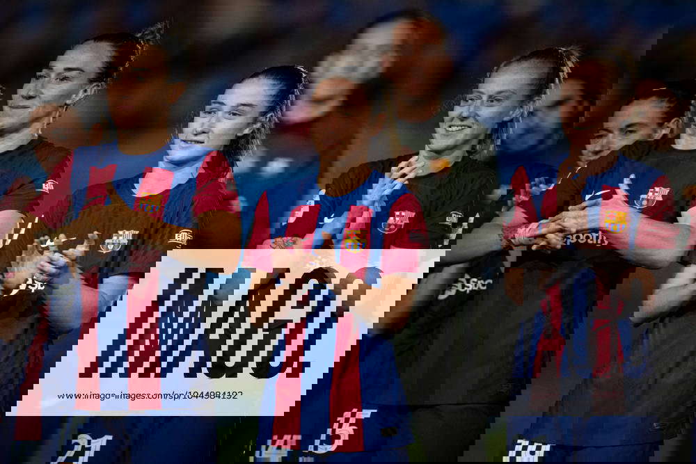 Lucy Bronze FC Barcelona, Bruna Vilamala FC Barcelona and Keira Walsh ...