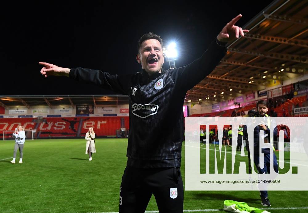 Lee Bell manager of Crewe Alexandra celebrates the team s victory ...