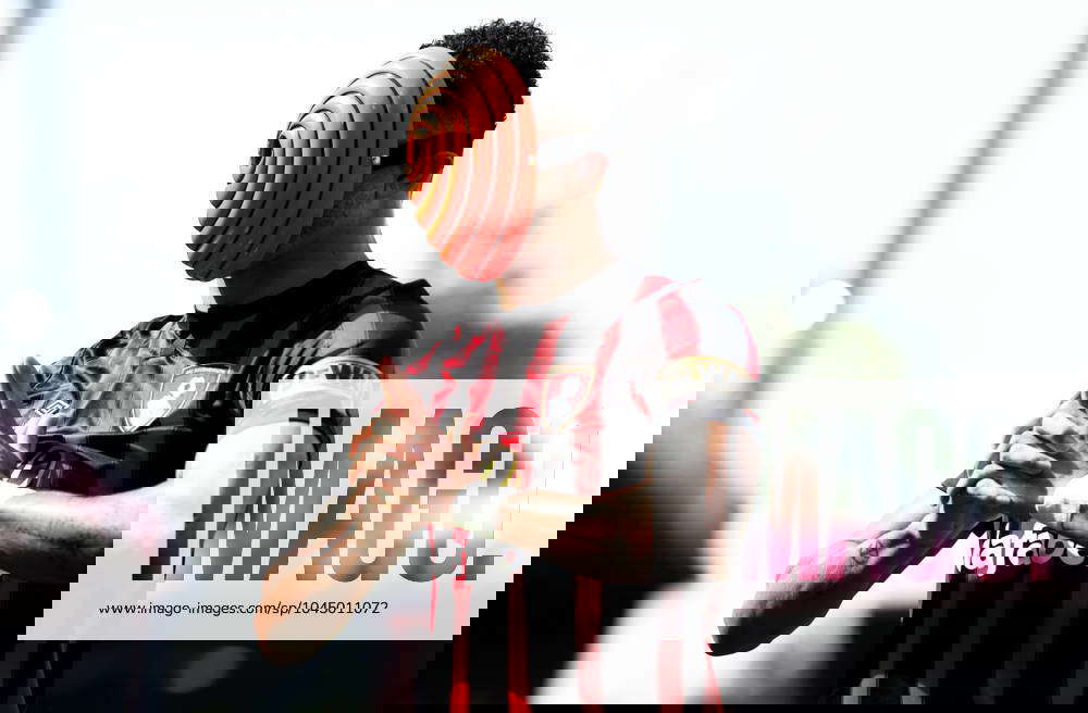 KW19 Dominic Solanke of AFC Bournemouth puts on a mask to celebrate the ...