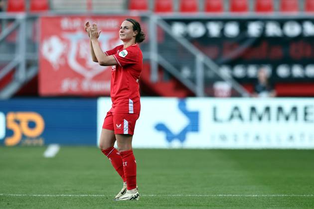 ENSCHEDE - Renate Jansen of FC Twente says goodbye during the Dutch ...