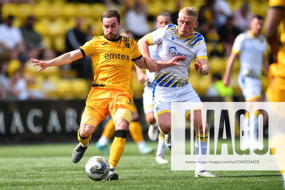 Scott Pittman of Livingston and Cammy MacPherson of St Johnstone during ...