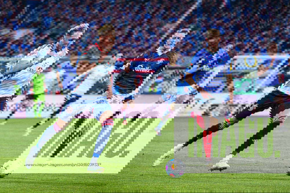 Jona Niemiec Fortuna Duesseldorf, 18, Alexander Bernhardsson Holstein Kiel, 11 GER, Holstein Kiel