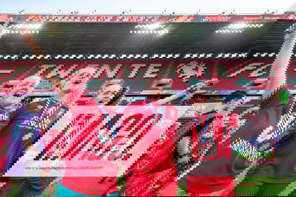 Enschede, Netherlands, May 11th 2024: Goalkeeper Leonie Doege (16 ...