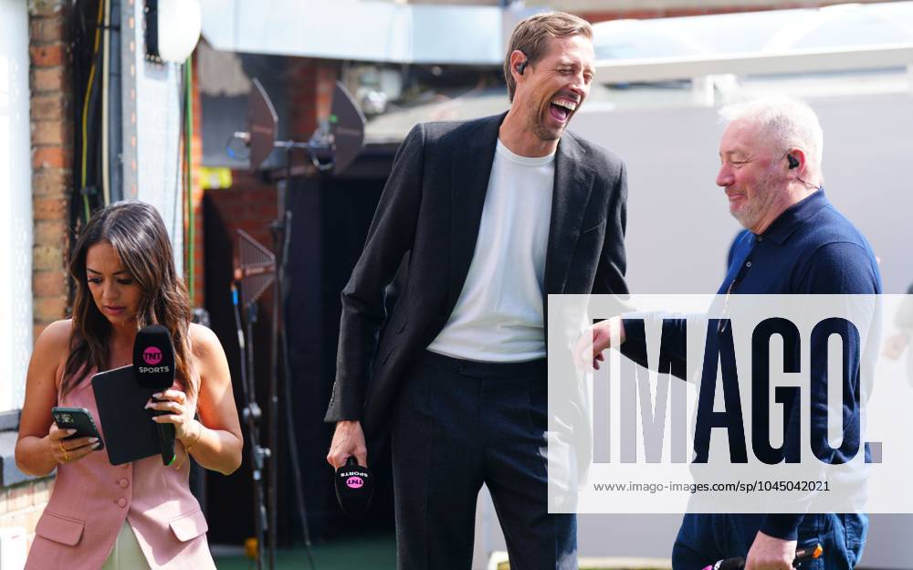 Peter Crouch jokes with Ally McCoist Fulham v Manchester City, Premier ...