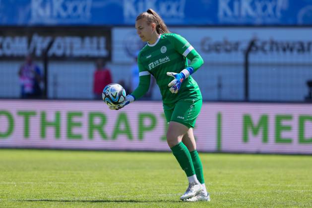 from left Franziska Glaser goalkeeper, goalkeeper, SV 67 Weinberg, 33 ...