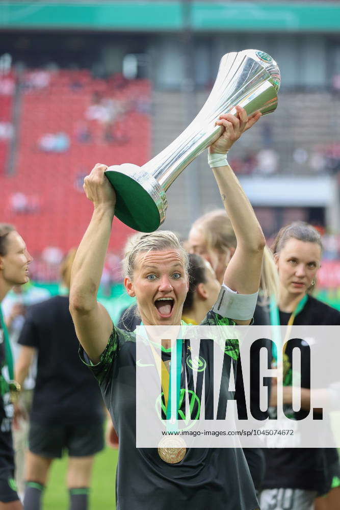 Alexandra Popp Wolfsburg lifts the trophy, Womens DFB Cup Final, FC ...