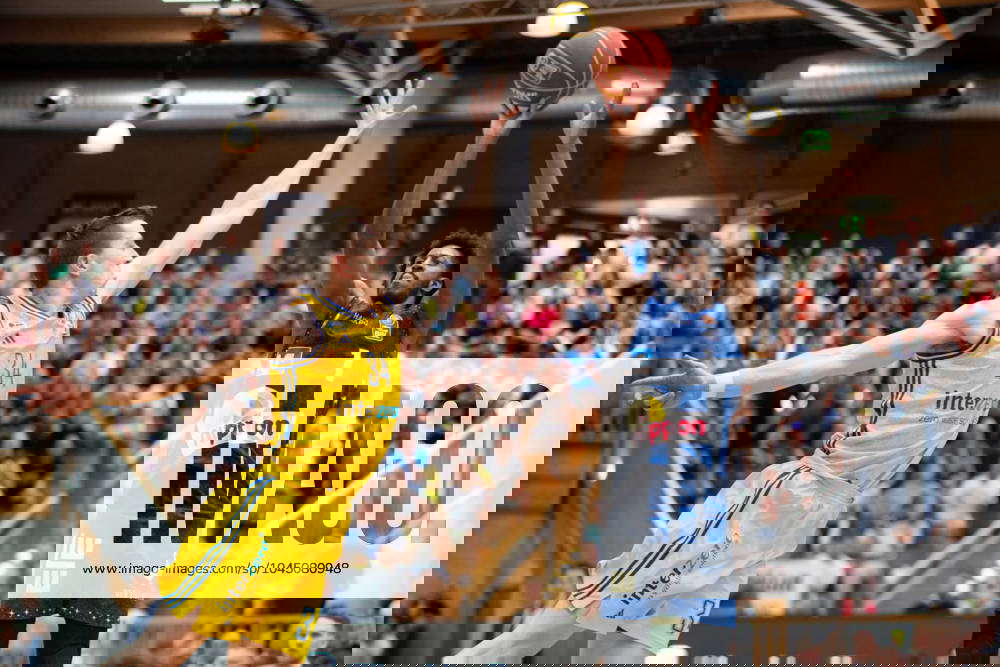 Keandre Cook Crailsheim Merlins, 01 , Justin Bean Alba Berlin, 34 , GER ...