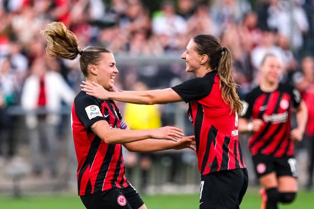 Laura Freigang Eintracht Frankfurt, 11 , Angelika Soeder Referee ...