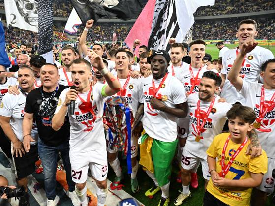 Steaua footballers Darius Dumitru Olaru, Ovidiu Marian Popescu, Ionut ...