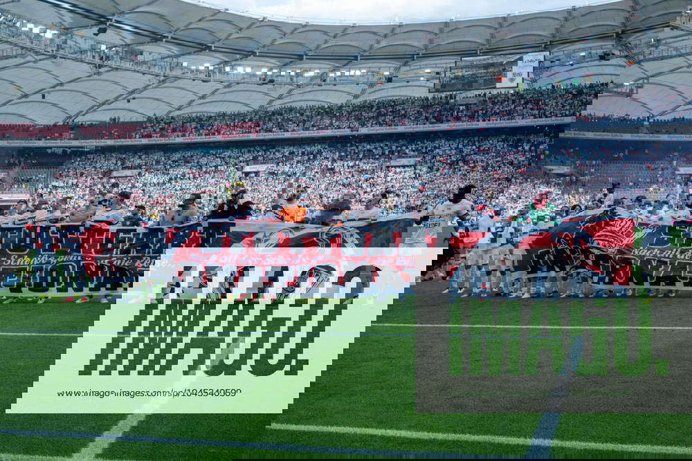 The Stuttgart players celebrate their entry into the Champions League ...