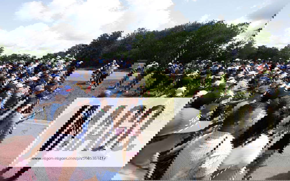 LOUISVILLE, KY - MAY 18: Scottie Scheffler walks past fans on his way ...