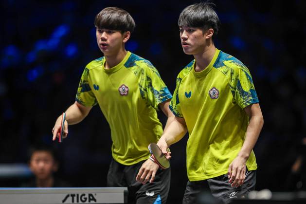 TAIYUAN, SHANXI - MAY 24: Hung Jing-Kai and Li Yan Jun of Chinese ...