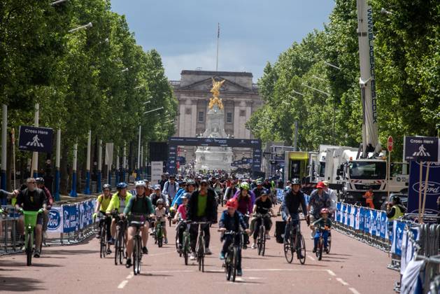 Ford RideLondon FreeCycle in London, UK - 26 May 2024 A rapper style ...