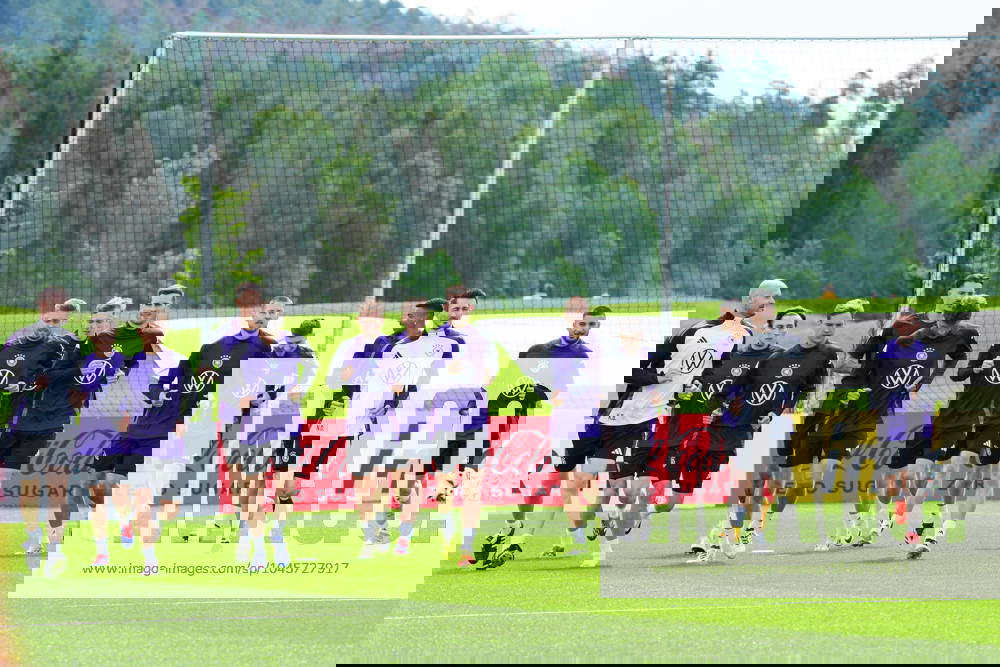 Team warming up, with Rocco Reitz Germany Germany , Maximilian ...