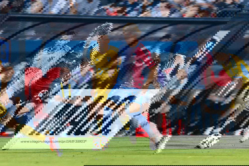 FRISCO, TX - MAY 25: FC Dallas defender Nolan Norris ( 32) dribbles up ...