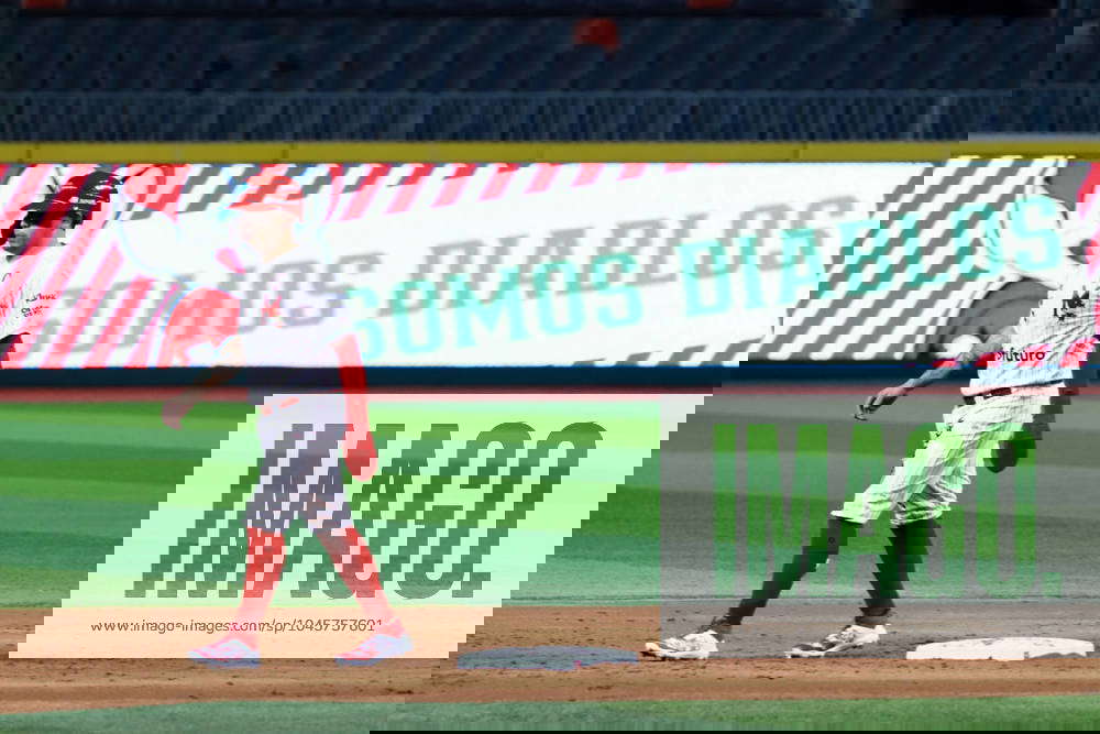 LMB: Saraperos de Saltillo v Diablos Rojos Match 1 Second baseman Juan ...