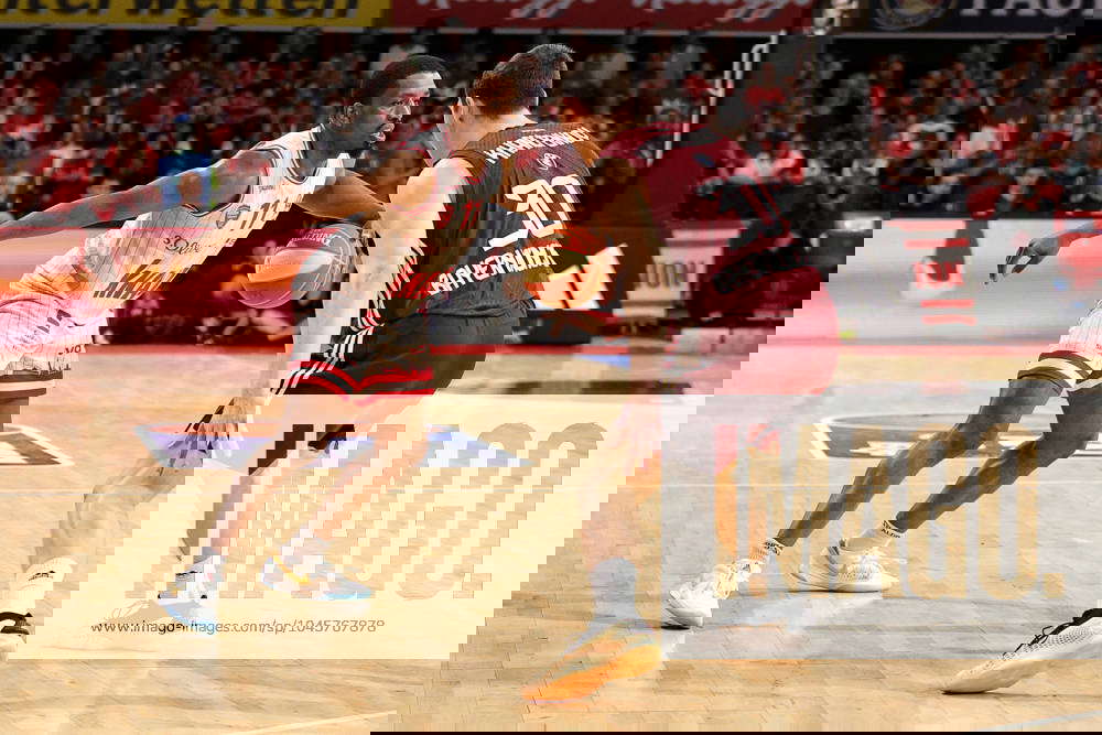 duel between Isaiah Washington Wuerzburg Baskets, 11 and Ivan Kharchenkov Bayern Basketball