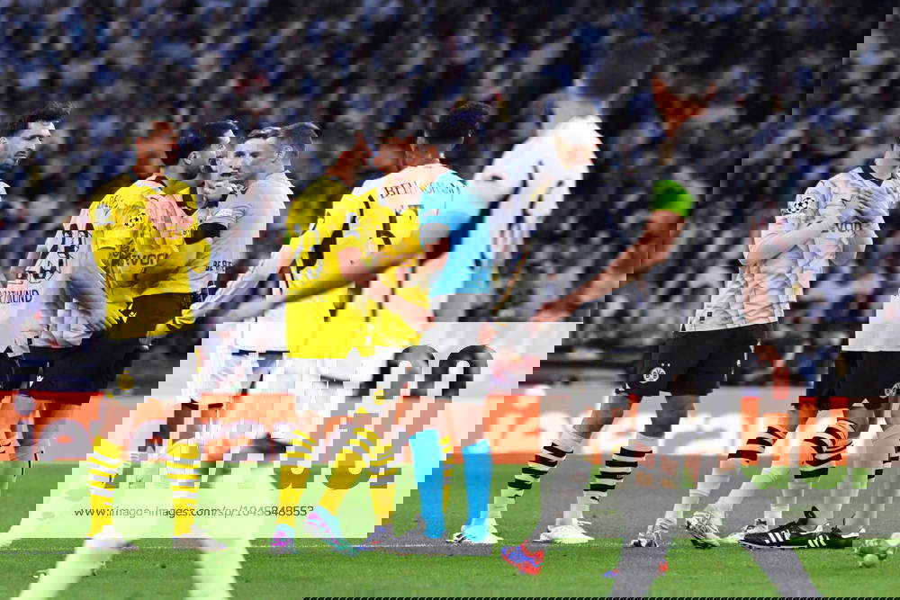 Slavko Vincic talks with Emre Can during the Final Champions League ...