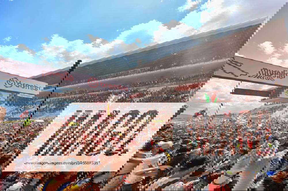 The peaceful invasion of the fans during Gran Premio dÃ¢& x80;& x99 ...