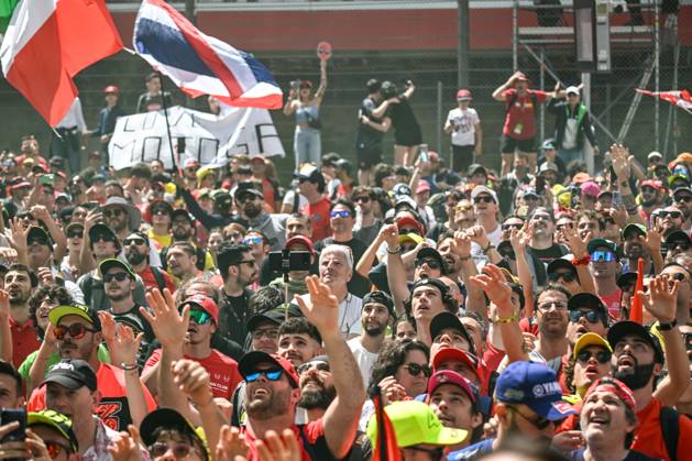 The peaceful invasion of the fans during Gran Premio dÃ¢& x80;& x99 ...