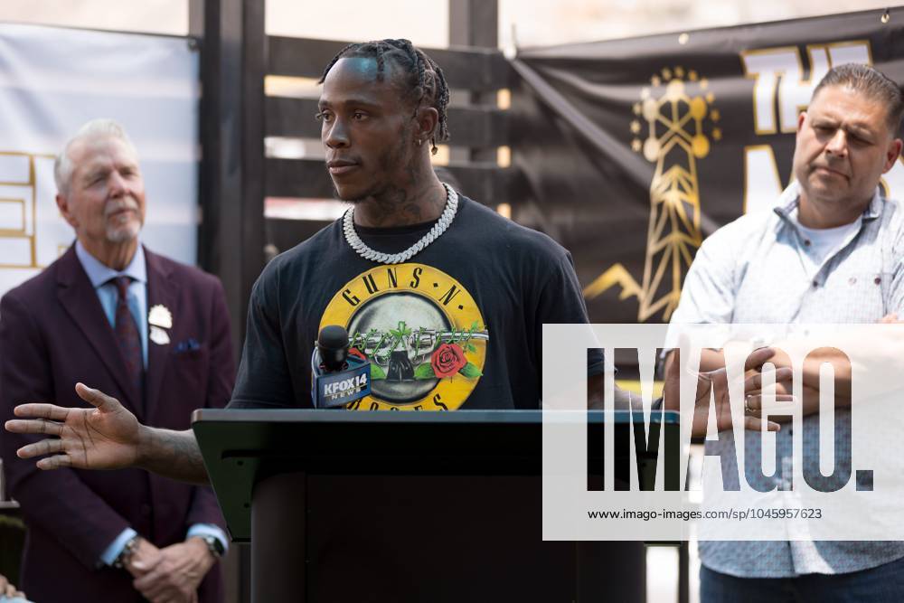 Syndication: El Paso Times Boxer Dominic Barry speaks at a press ...