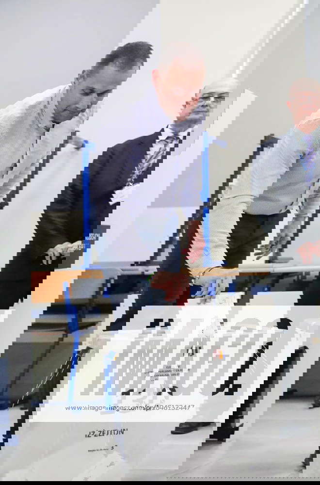 (240608) -- ZEJTUN, June 8, 2024 -- Malta s Prime Minister Robert Abela casts his vote at a polling