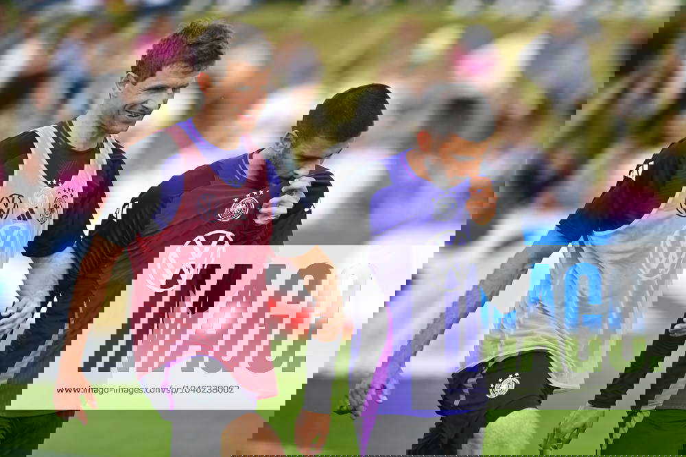 from left Thomas MUELLER GER , Deniz UNDAV GER , public training ...