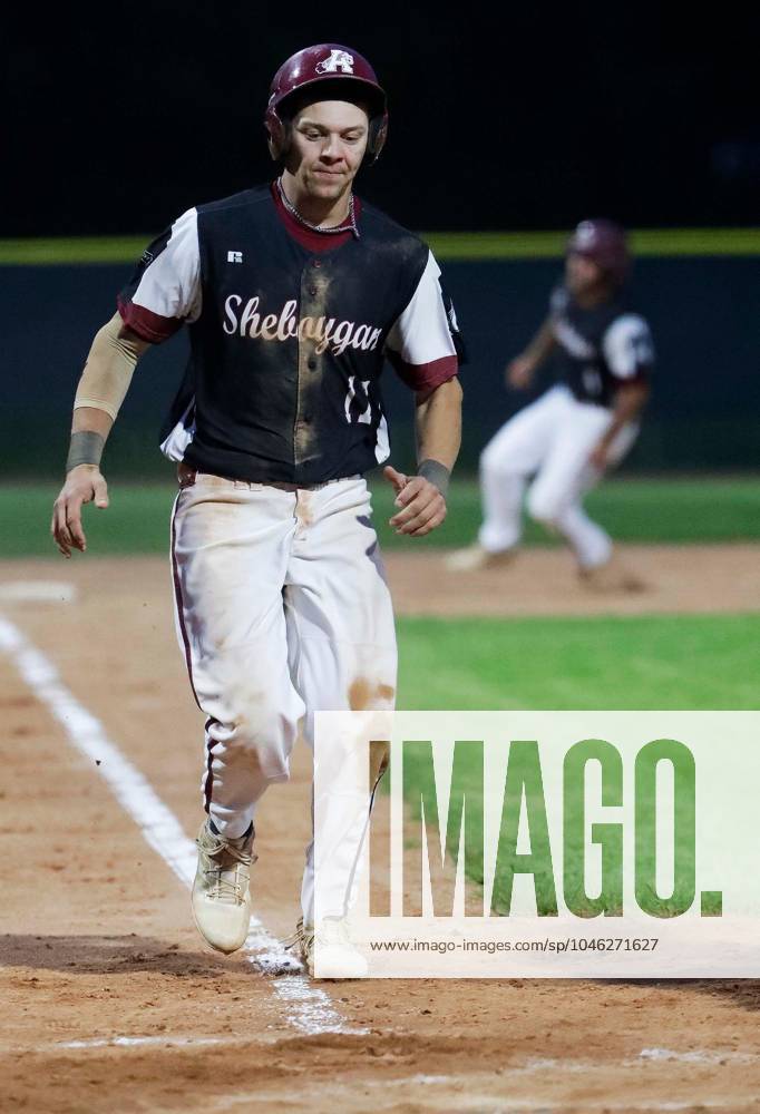 Syndication: Sheboygan Press Sheboygan As Jacob Neese (17) arrives at ...