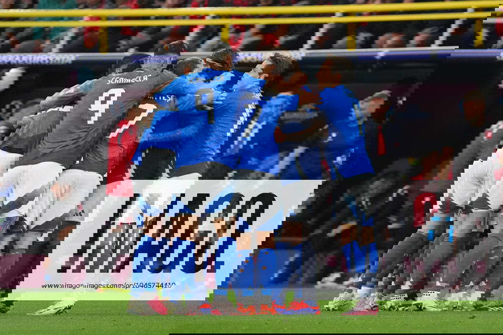 celebrate the goal, goal celebration for 2 1 Nicolo Barella Italy ...