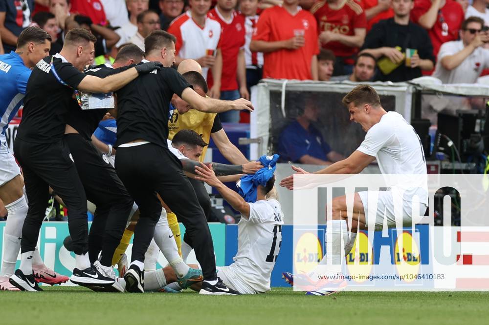 the team celebrates Erik Janza 13 Slovenias goal to equalize 1 1 ...
