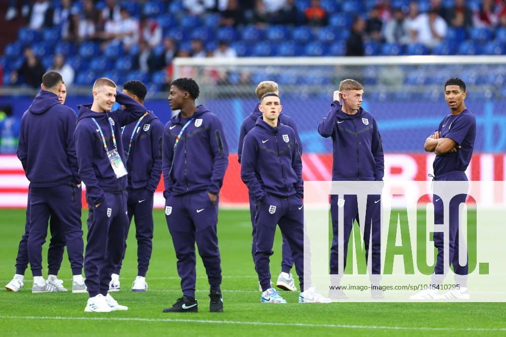 England check out the pitch prior to kick off Serbia v England, UEFA ...