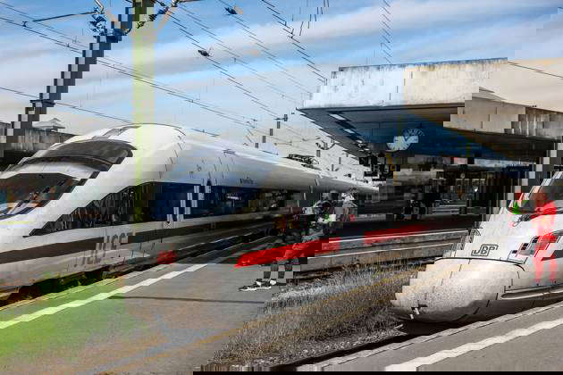 HANOWER 20.06.2024 WYJAZD PILKARZY DO BERLINA NA MECZ AUSTRIA POCIAG DB ...