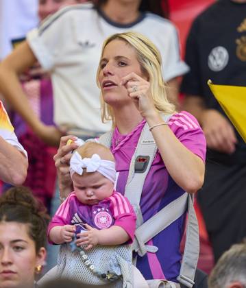 Sina Hundertmark, wife of Pascal Gross, DFB 5 in the group stage match ...
