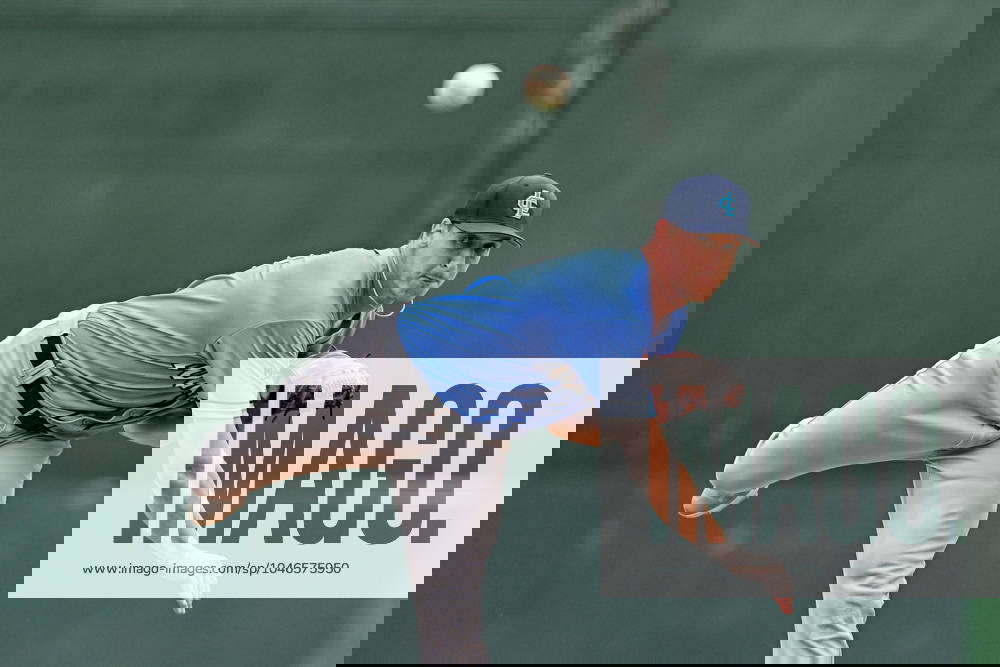 Lake Country DockHounds pitcher Duncan Snider (11) delivers a pitch ...