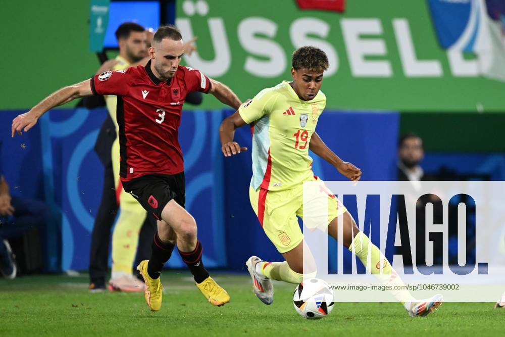 DUSSELDORF - Mario Mitaj of Albania, Lamine Yamal of Spain during the ...