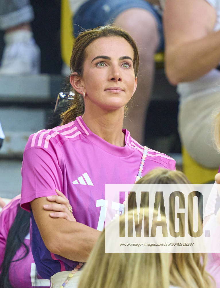 Lisa, wife of Thomas Mueller in the best of 16 match GERMANY - DENMARK ...