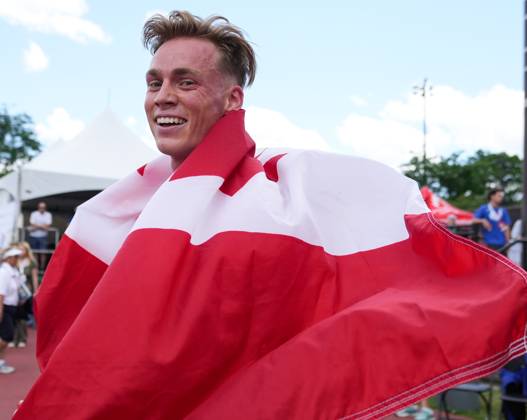 Montreal, Qc, CANADA: Kieran Lumb celebrates his win in the 1500m ...