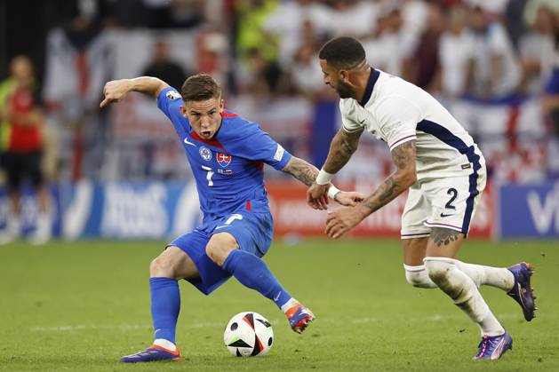 GELSENKIRCHEN - (l-r) Tomas Suslov of Slovakia, Kyle Walker of England ...