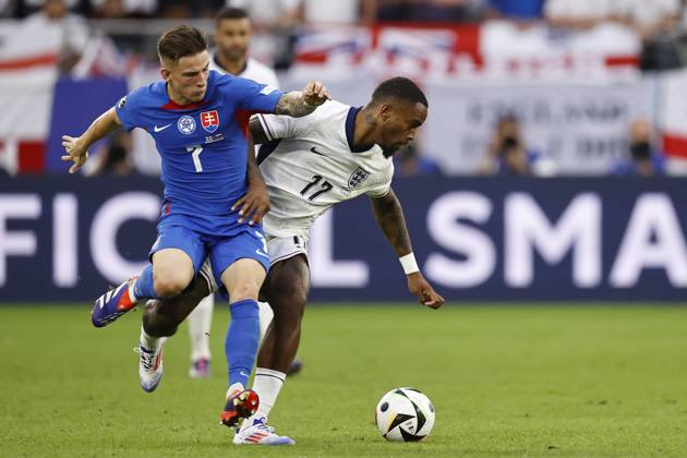 GELSENKIRCHEN - (l-r) Tomas Suslov of Slovakia, Kyle Walker of England ...