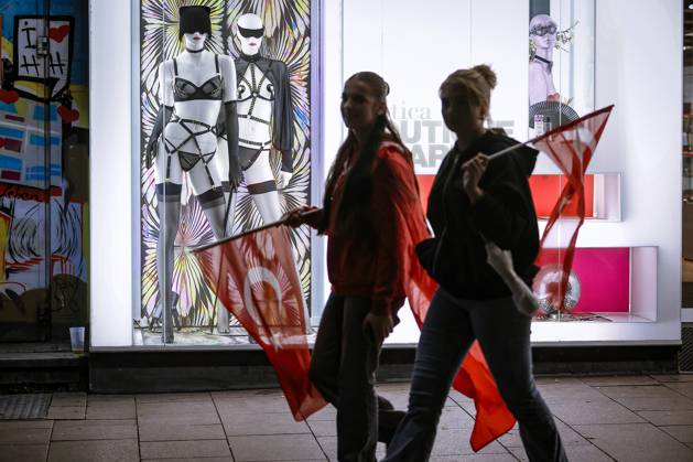 Hamburg, Thousands of Turkish fans celebrate Turkeys victory on ...