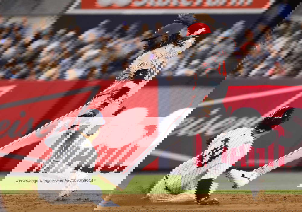 Cincinnati Reds Elly De La Cruz beats New York Yankees Jose Trevino to ...