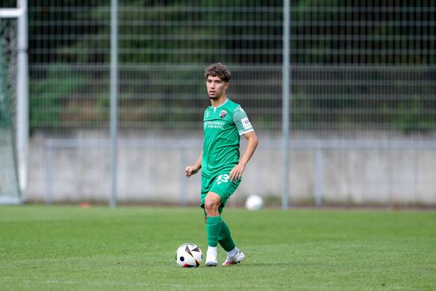 Philipp Lambert newcomer, SVS, 33, on the ball, cropped, full body ...