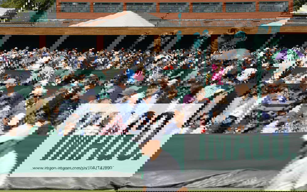 Wimbledon Feature , spectators, fans, between the courts