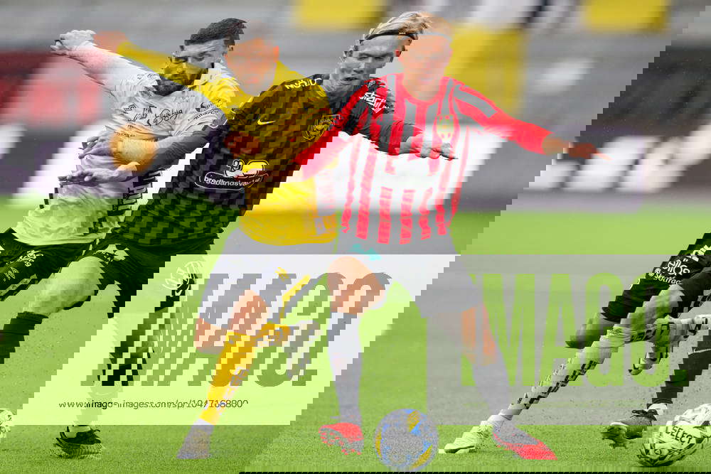 Elfsborgs Arber Zeneli and Brommapojkarnas Alexander Jensen during the ...