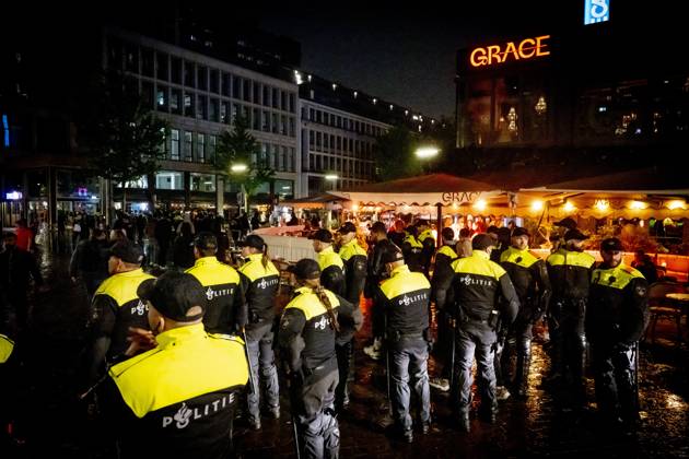 ROTTERDAM - Police at the town hall square after the European ...