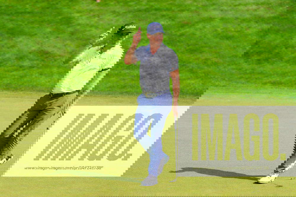 Cromwell, Connecticut, USA: Justin Thomas waves to the gallery from the ...