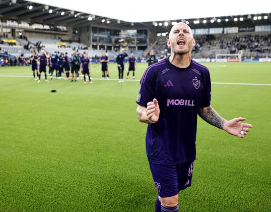 NORRKÖPING, SWEDEN 20240708 Djurgardens Magnus Eriksson celebrates ...